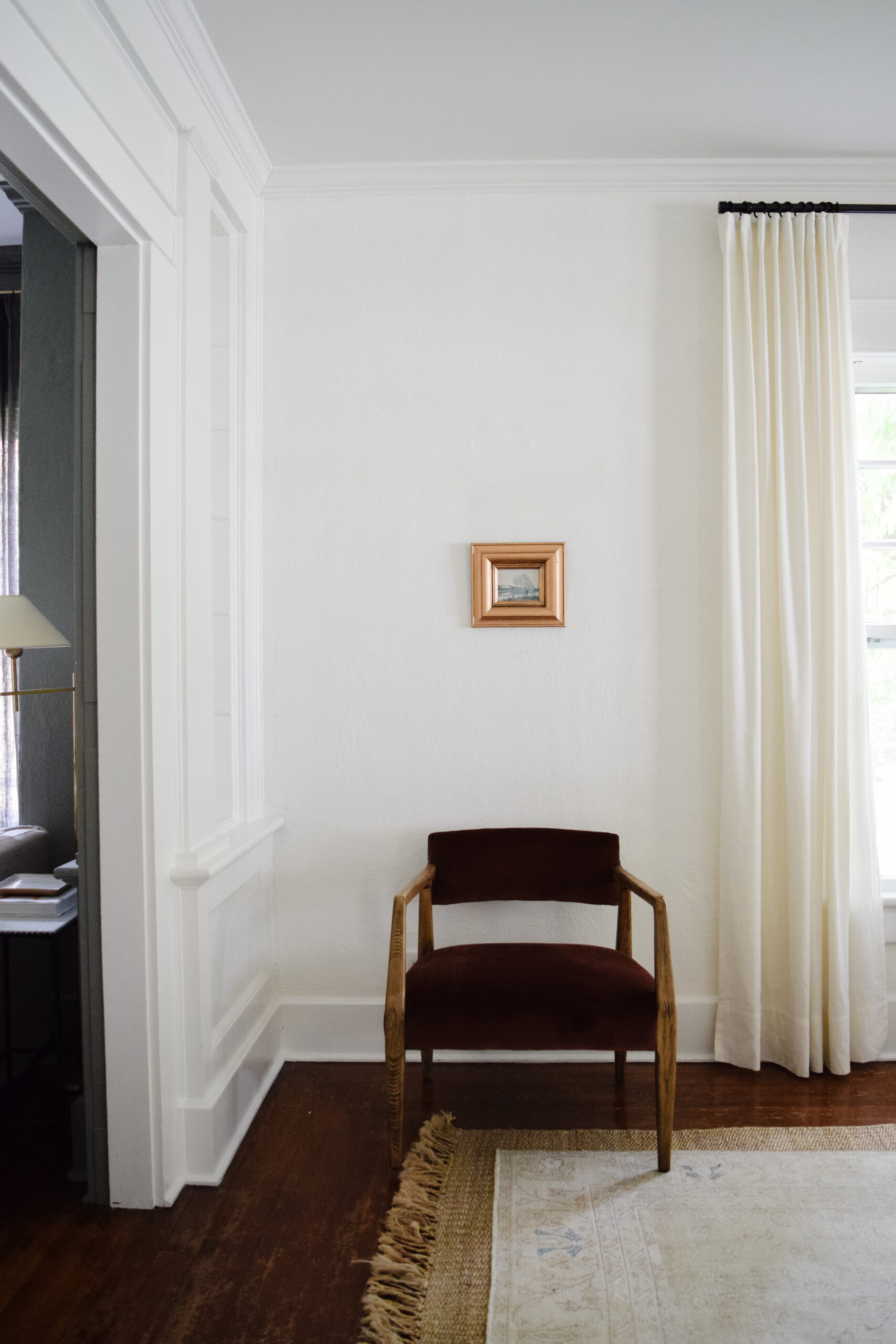 How To Choose and Style Artwork Like A Designer